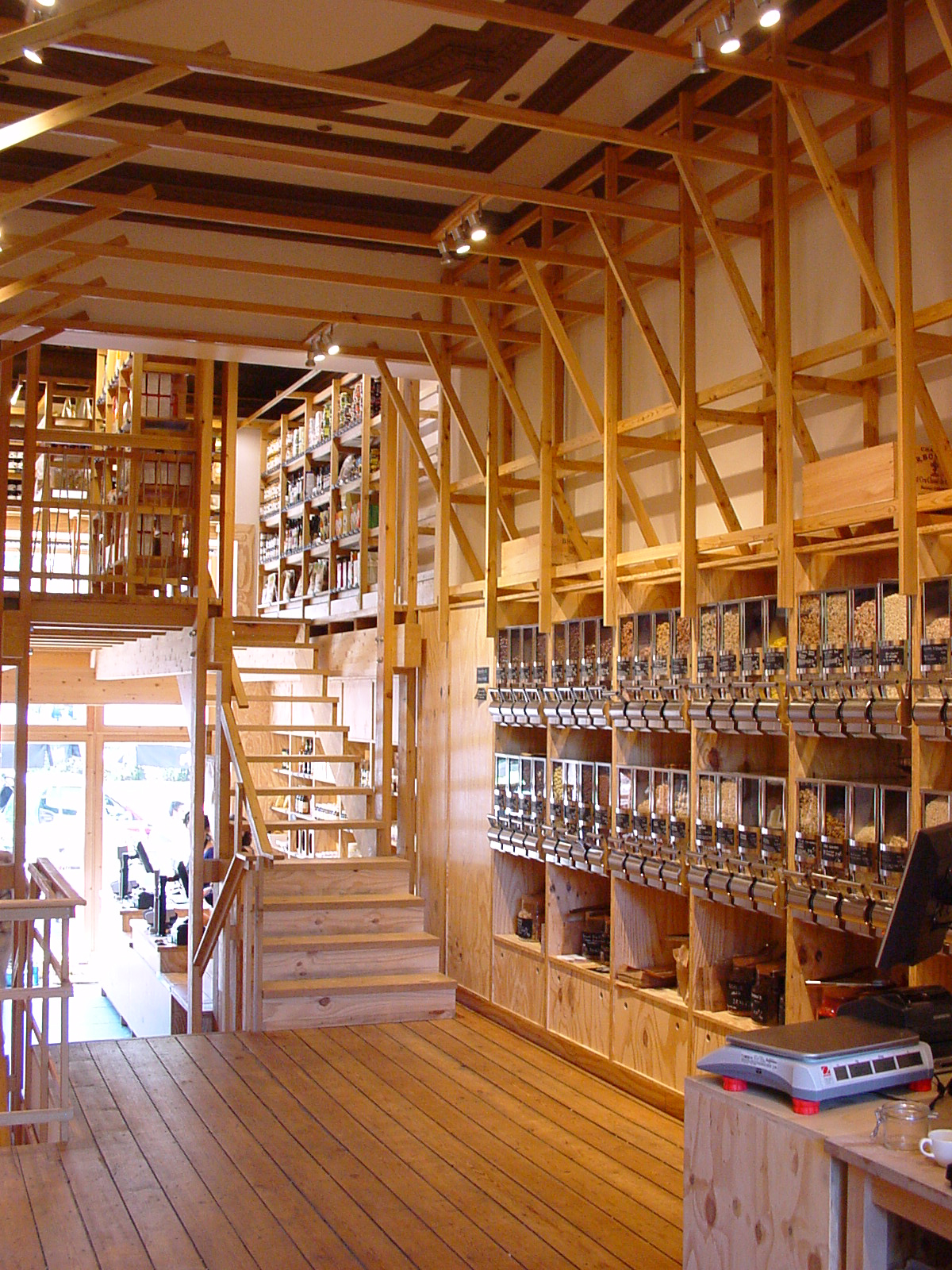 Bois Formes & Espaces : création de magasins - façades et comptoirs